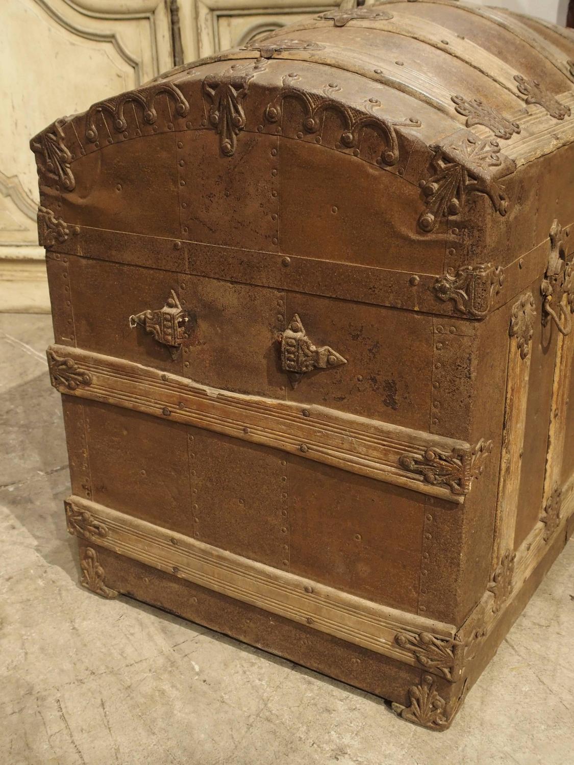 Antique American Barrel Top Travel Trunk Circa 1885 at 1stdibs