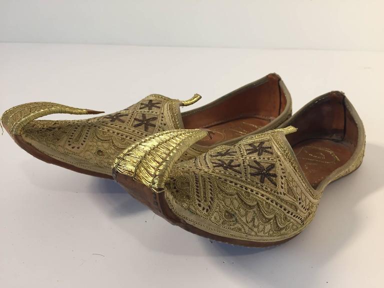 Handcrafted Royal Arabian Embroidered Slippers Shoes For Sale at 1stdibs