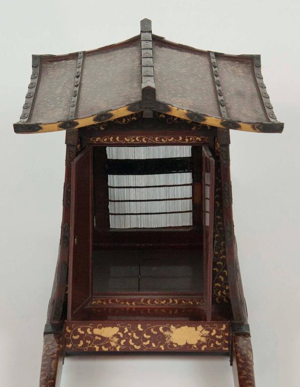 Japanese Edo-Meiji Period Lacquered Palanquin For Sale at 1stDibs