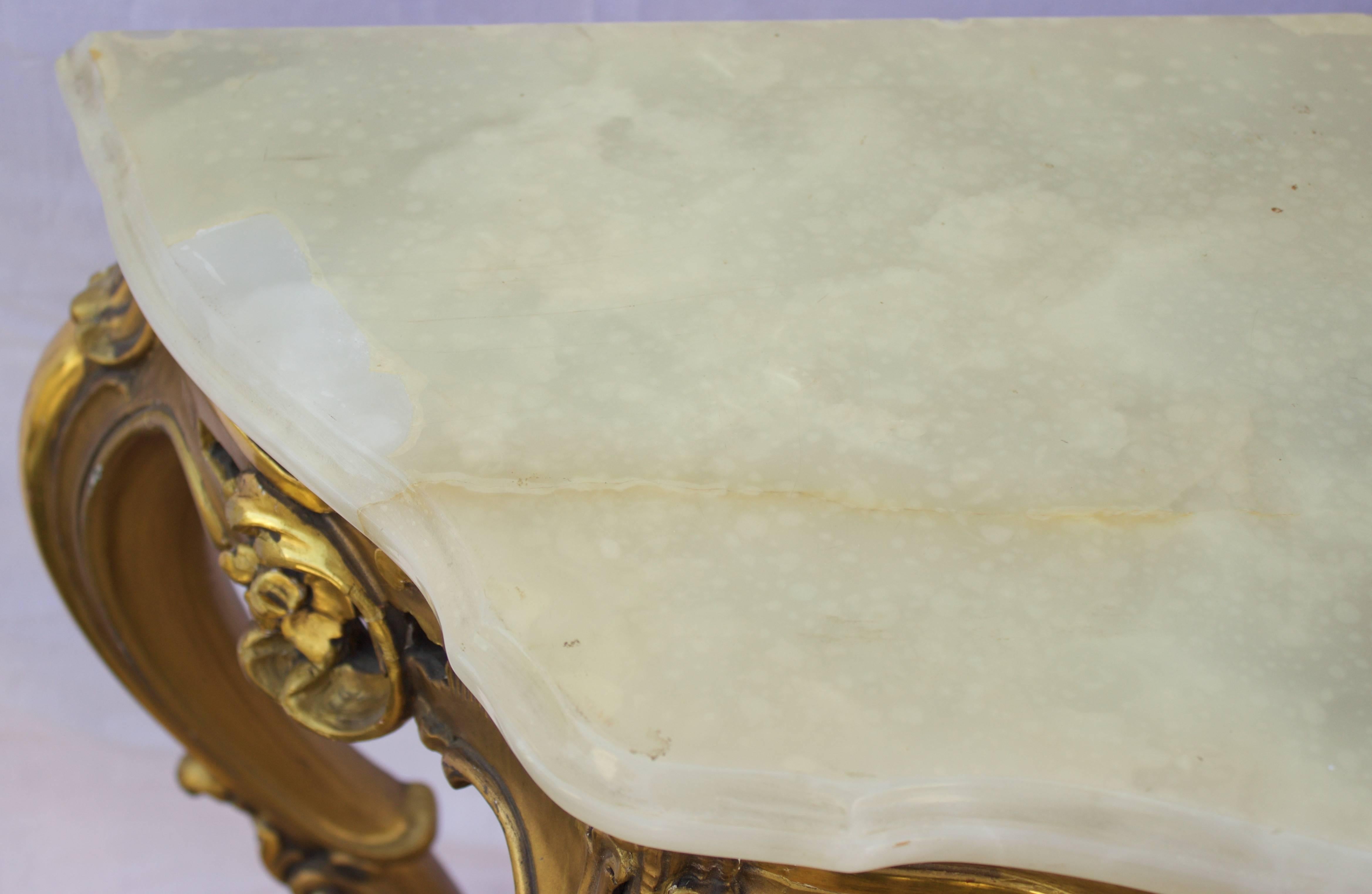 Italian Console Table in Giltwood For Sale at 1stDibs