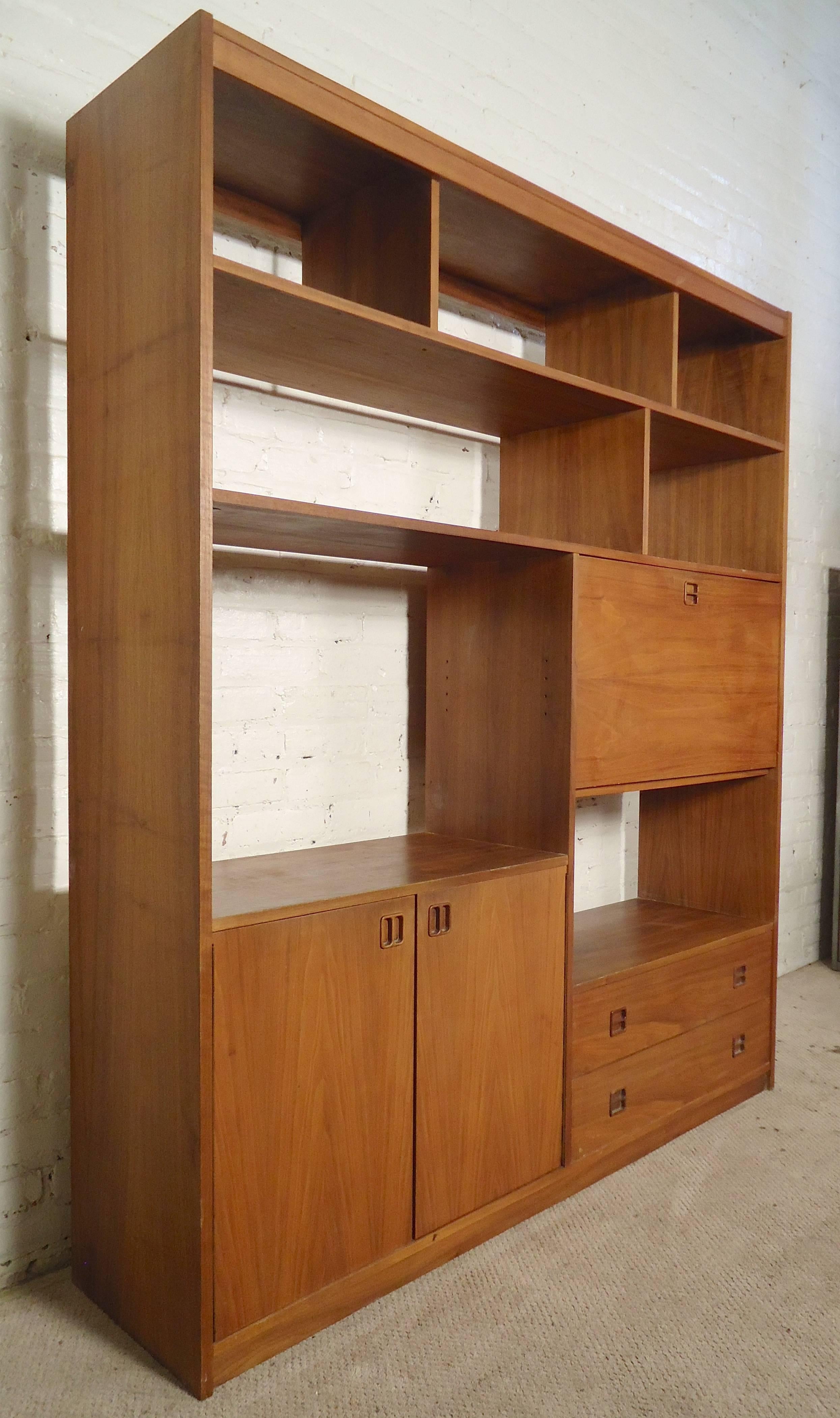 Mid-Century Modern Wall Unit at 1stDibs