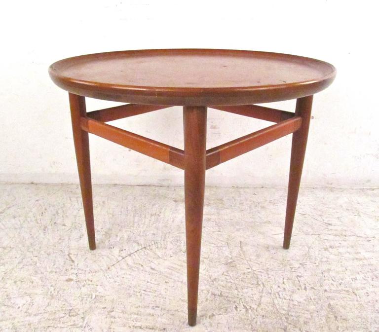 Mid-Century Modern Leather Top End Table by Henredon For Sale at 1stdibs