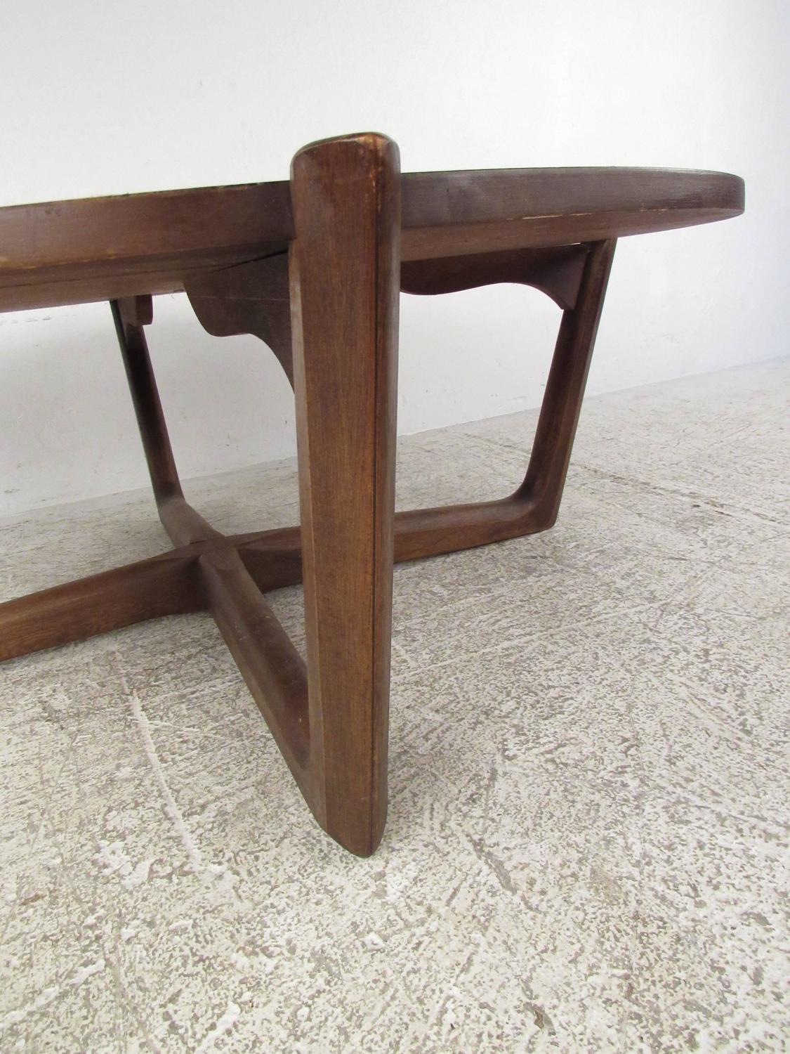 Mid-Century Modern American Walnut Coffee Table For Sale at 1stdibs