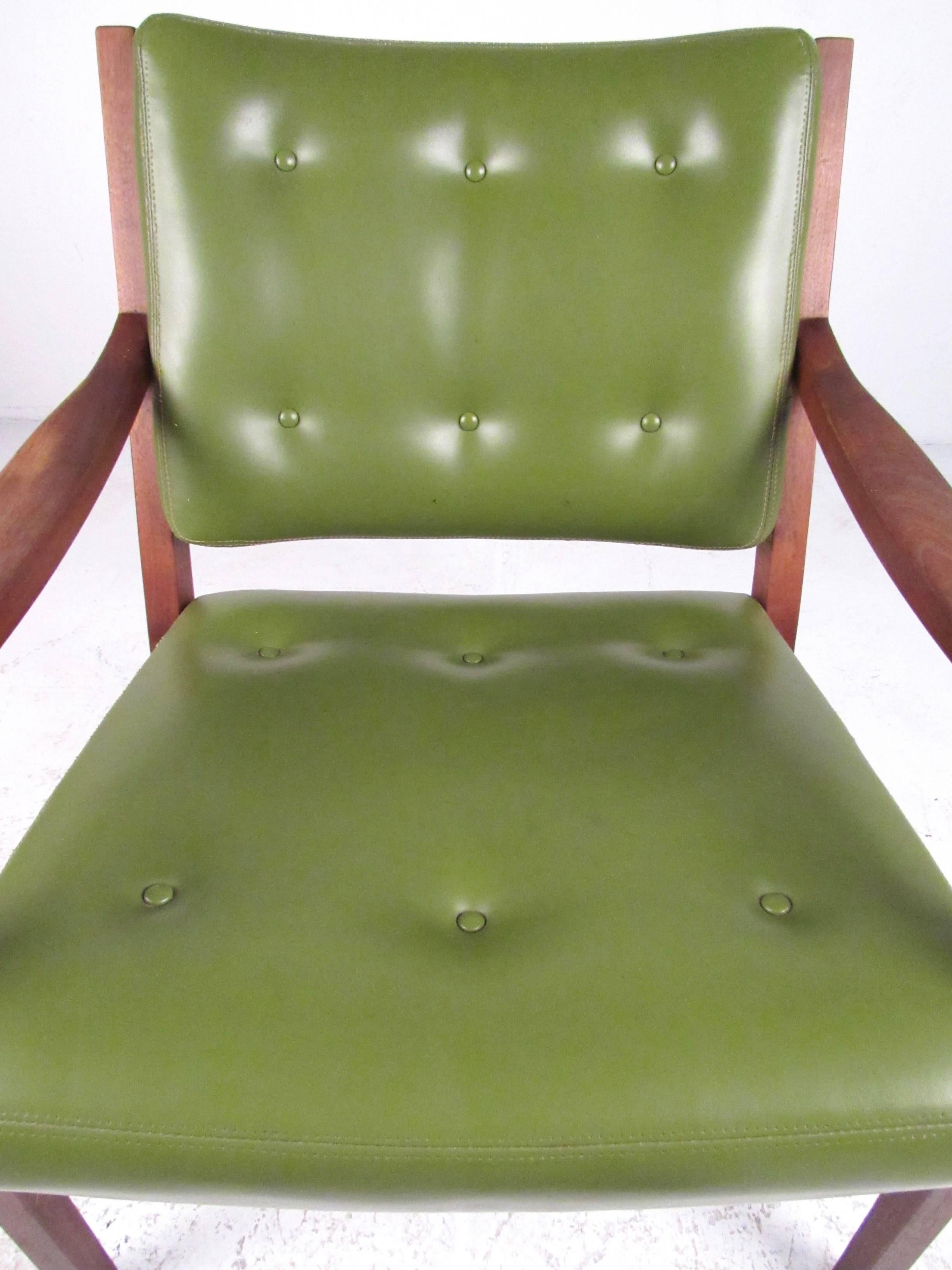 Pair of Vintage Modern Armchairs by Gunlocke at 1stDibs