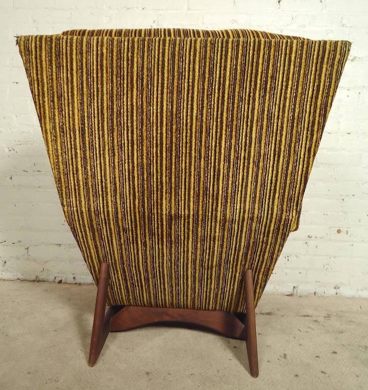 Sharp Midcentury Wingback Chair at 1stDibs
