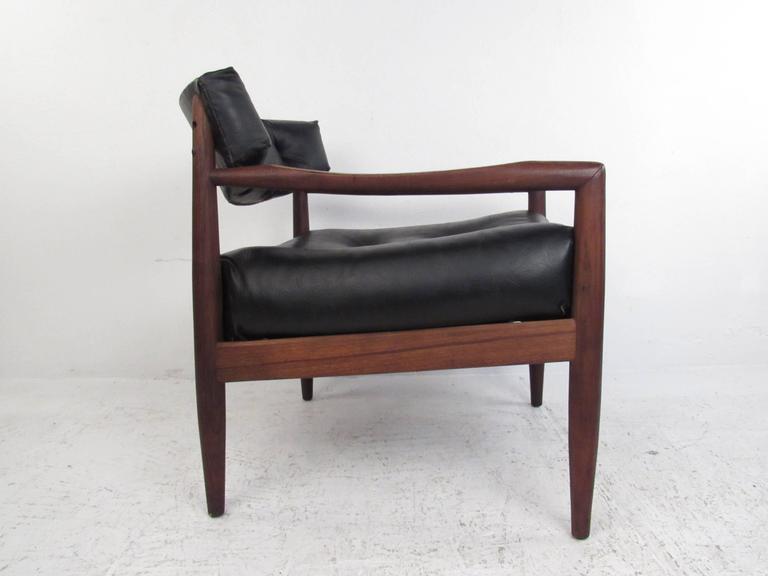 Mid-Century Modern Arm Chair For Sale at 1stDibs