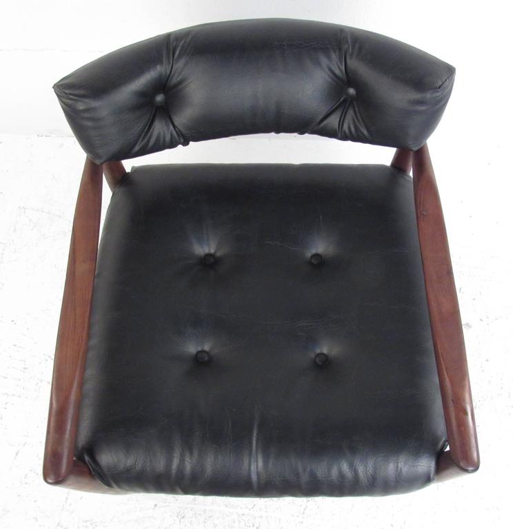Mid-Century Modern Arm Chair For Sale at 1stDibs