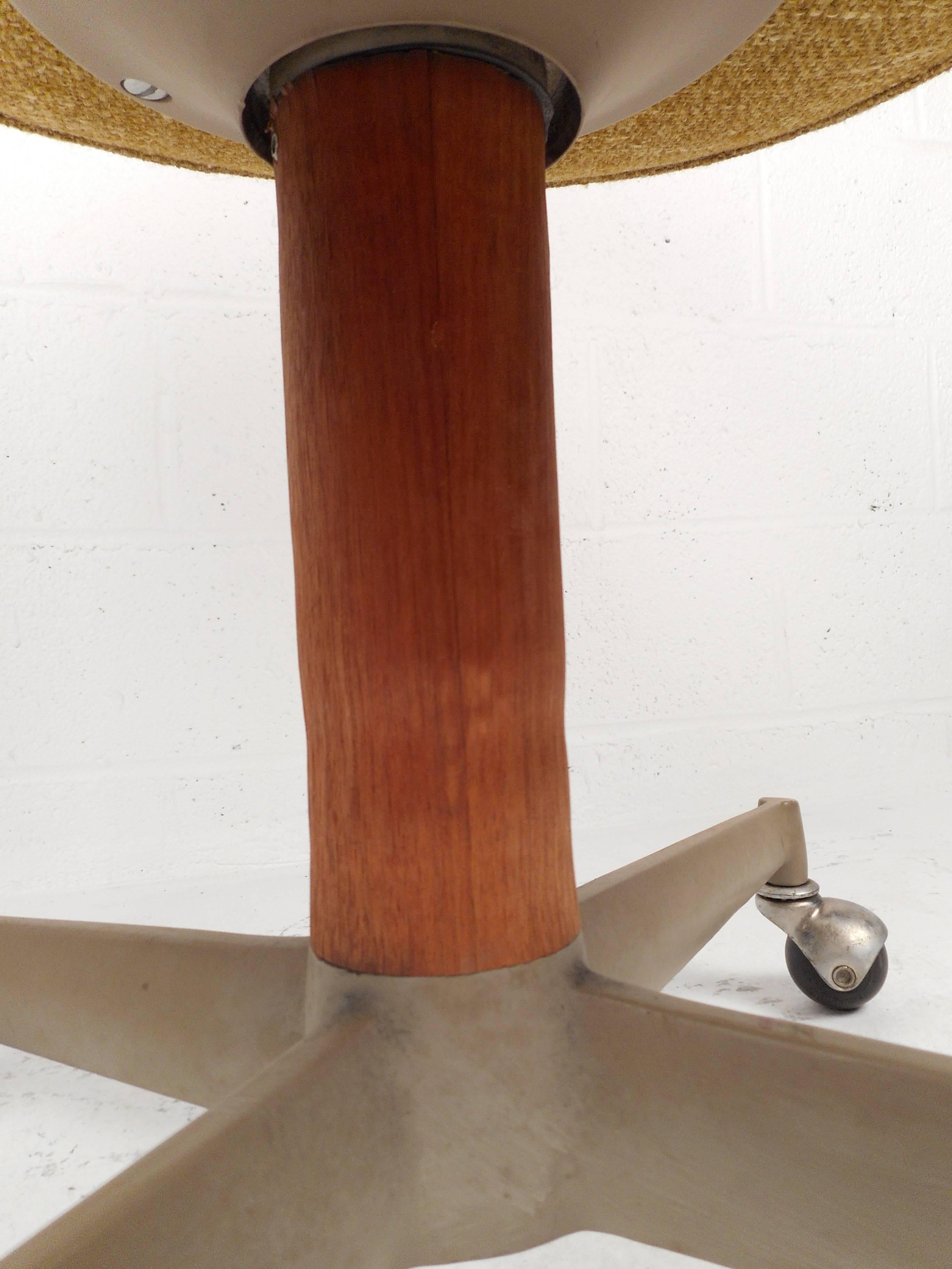 Mid-Century Modern Office Chair in the Style of Herman Miller at 1stDibs