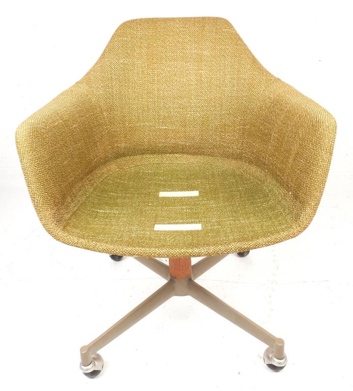 Mid-Century Modern Office Chair in the Style of Herman Miller at 1stDibs