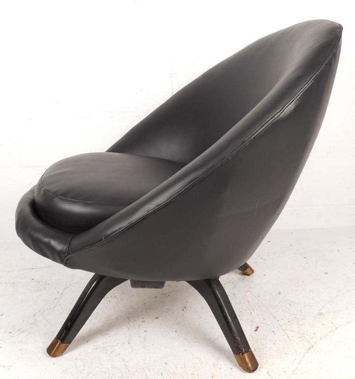 Mid-Century Modern Overman Style Swivel Pod Chair For Sale at 1stDibs