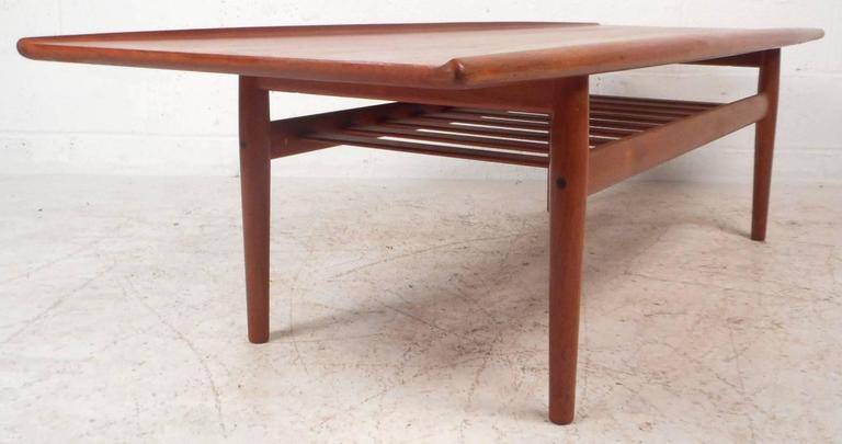 Mid-Century Modern Newly Refinished Coffee Table For Sale at 1stDibs