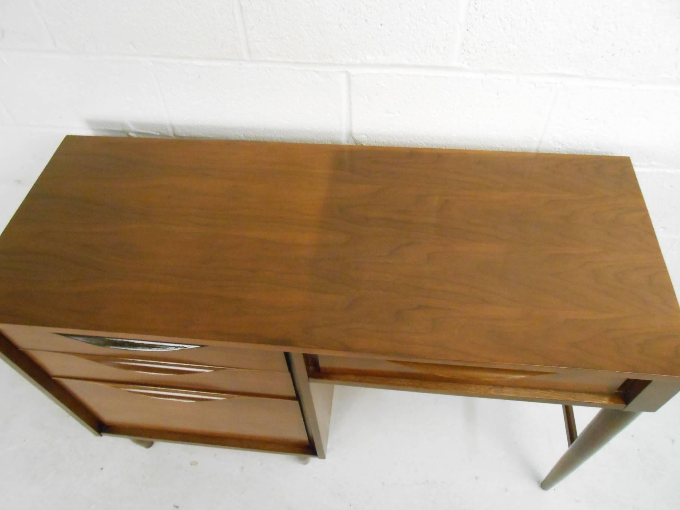Mid-Century Modern Walnut Desk with a Finished Back For Sale at 1stDibs ...