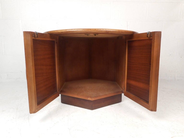 Round Mid-Century Modern End Table by Lane Furniture at 1stDibs