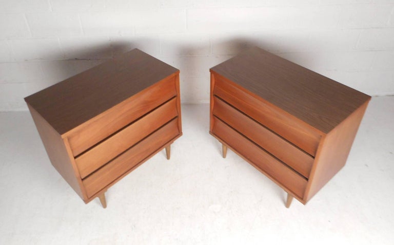 Pair of Mid-Century Modern Three-Drawer Chests at 1stDibs