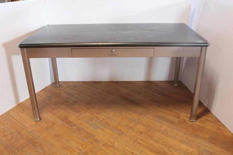 1950s Metal Desk by Shaw Walker at 1stDibs | shaw walker desk