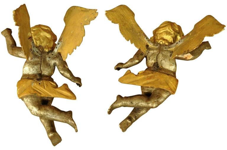 Pair of 18th Century Italian Puttini in Giltwood For Sale at 1stdibs