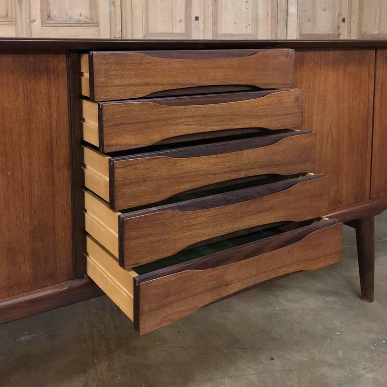 Mid-Century Modern Mahogany Low Buffet at 1stDibs