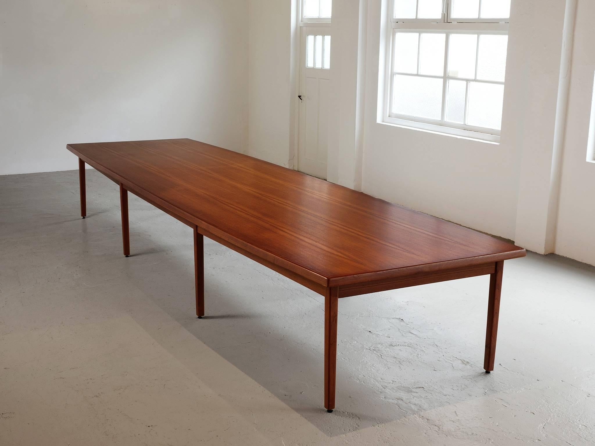 Dining Table in Teak For Sale at 1stDibs