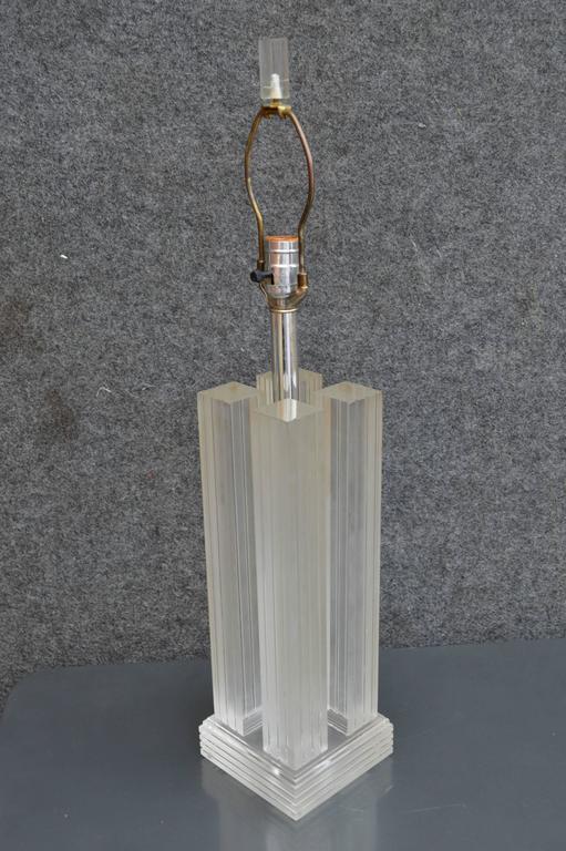 Lucite Table Lamp, Mid-Century Modern For Sale at 1stDibs