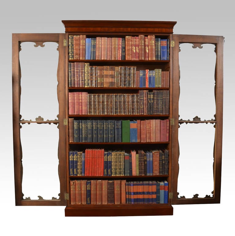 Pair of Rococo Revival Mahogany Bookcases For Sale at 1stDibs