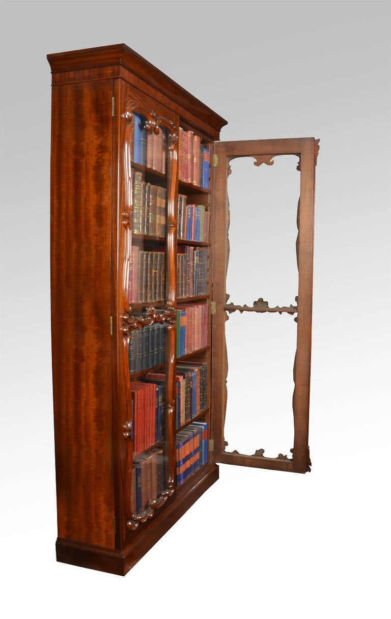 Pair of Rococo Revival Mahogany Bookcases For Sale at 1stDibs