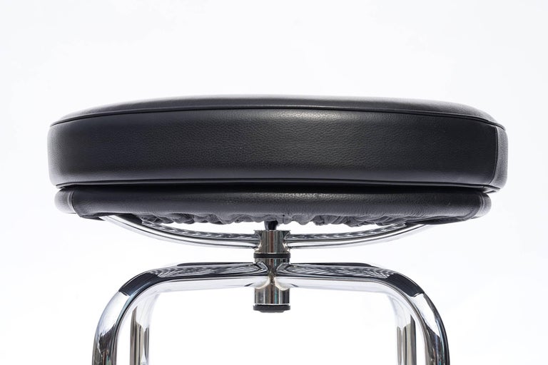 Corbusier LC8 Swivel Stool at 1stDibs | le corbusier lc8
