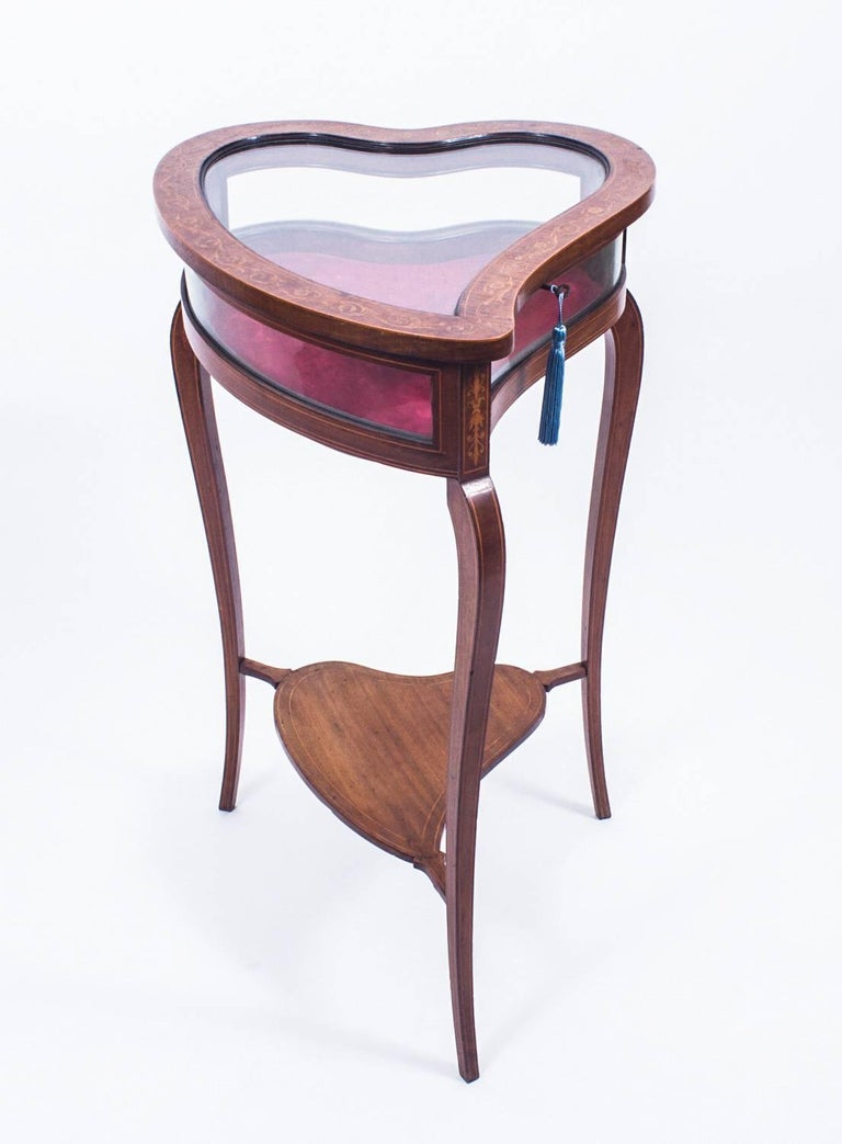 19th Century Mahogany Heart Shaped Display Curio Bijouterie Table at ...