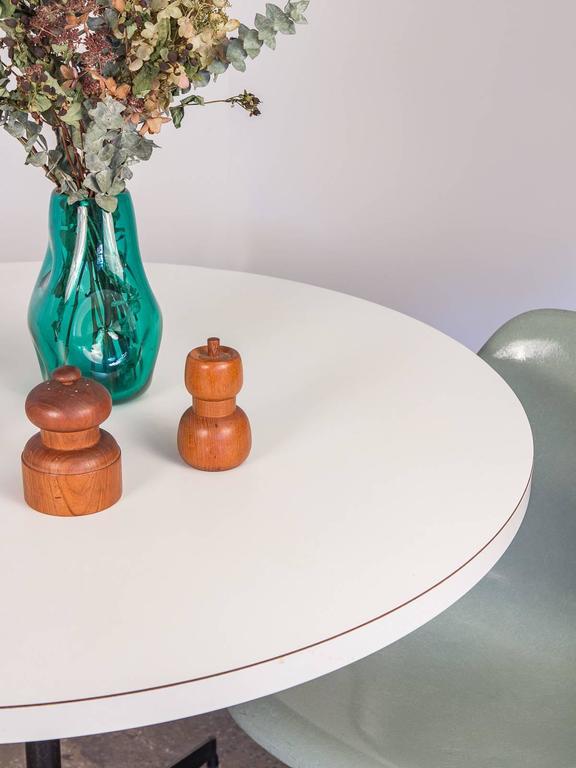 Mid-Century Modern Dinette Table For Sale at 1stDibs