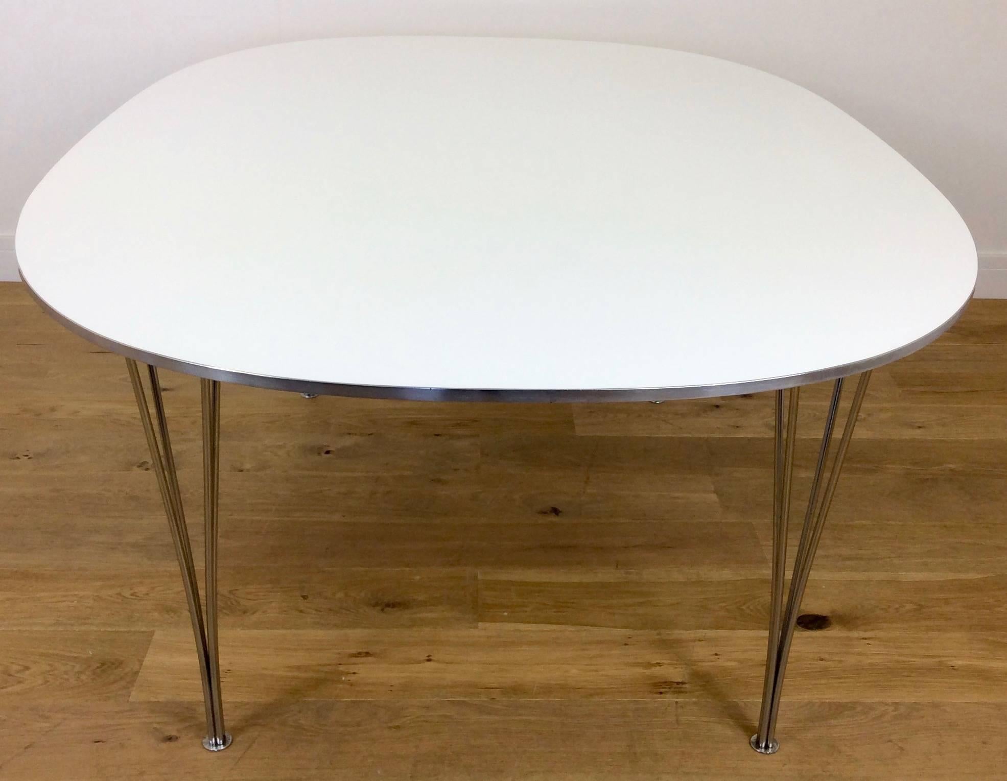 Fritz Hansen Dining Table and Chairs by Arne Jacobsen For Sale at ...