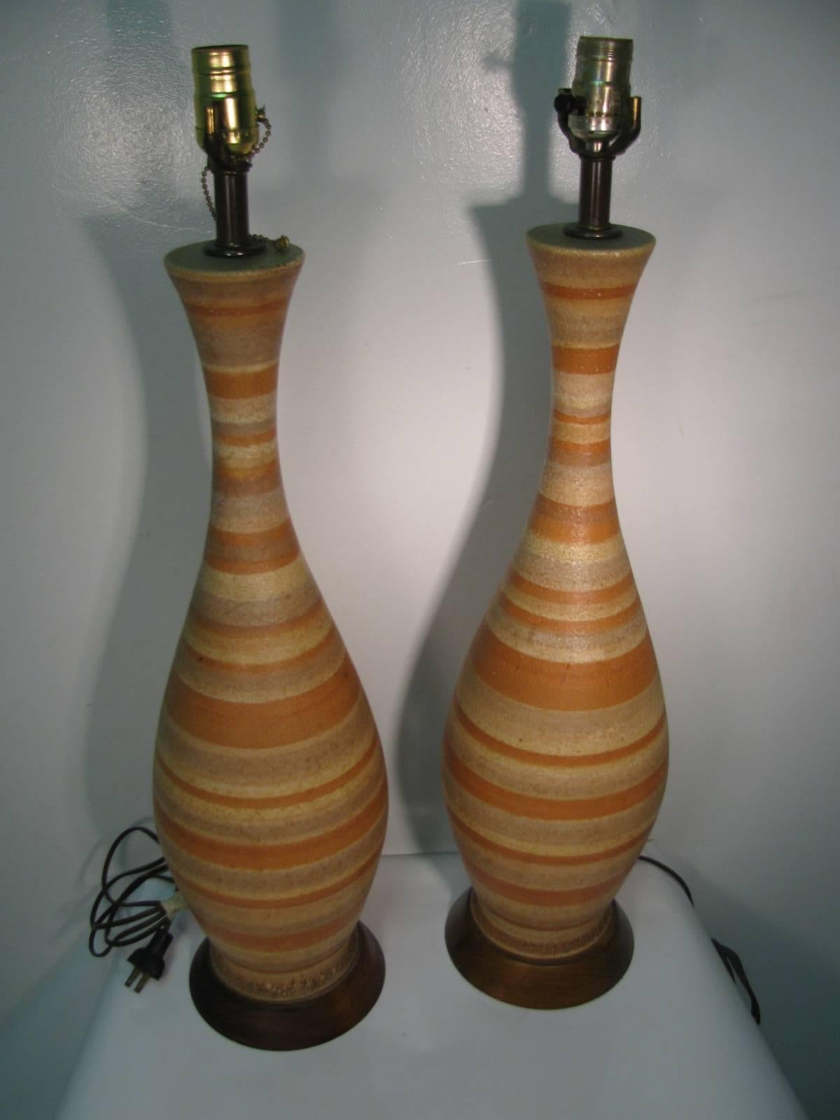 Pair of Mid-Century Modern Striped Pottery Table Lamps For Sale at 1stDibs