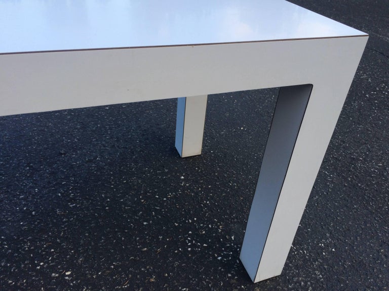 White Mid-Century Parsons Table at 1stDibs