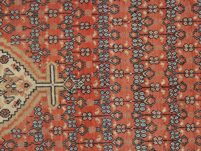 Antique Serab Carpet For Sale at 1stDibs