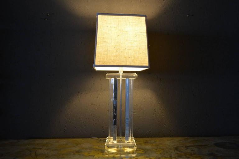 Mid Century Modern Lucite Table Lamp For Sale at 1stDibs