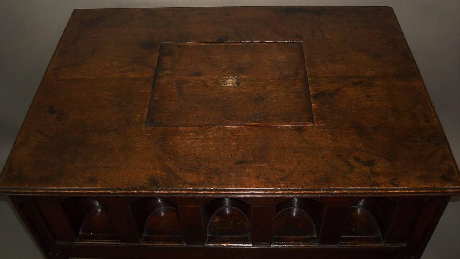 19th Century Gothic Oak Champagne or Wine Cooler Table For Sale at 1stdibs