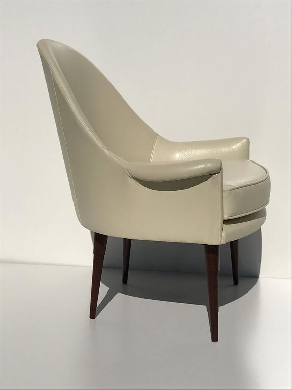 Petite Mid-Century Scoop Back Lounge Chair For Sale at 1stDibs
