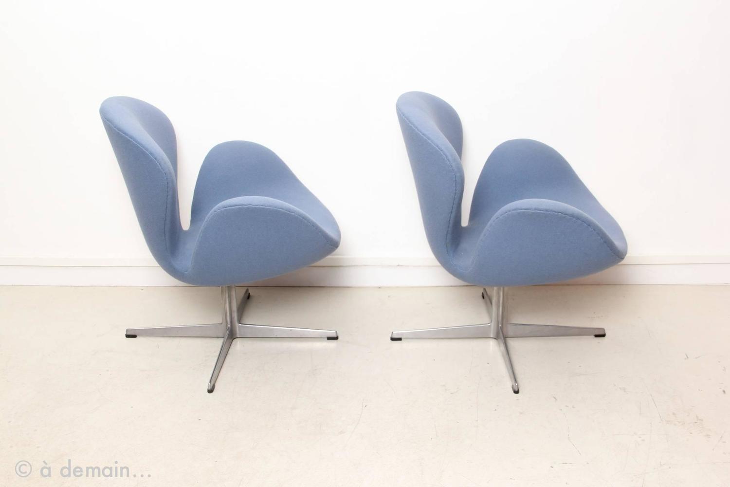 Pair of Swan Chairs by Arne Jacobsen, Edited by Fritz Hansen from 1968 ...
