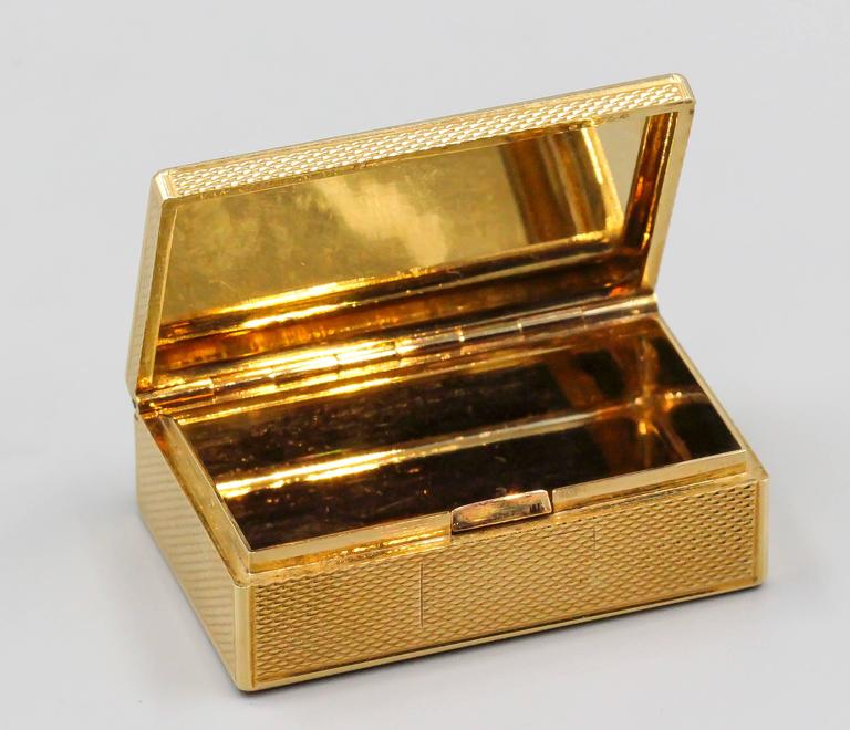Van Cleef and Arpels Textured Gold Pill Box at 1stDibs | van cleef and ...