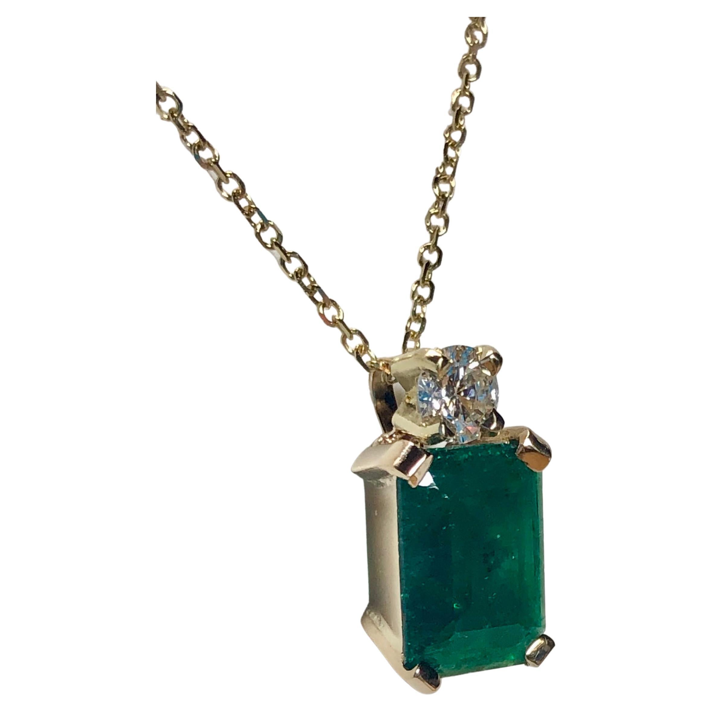 Colombian Emerald Diamond Pendant Necklace For Sale at 1stDibs