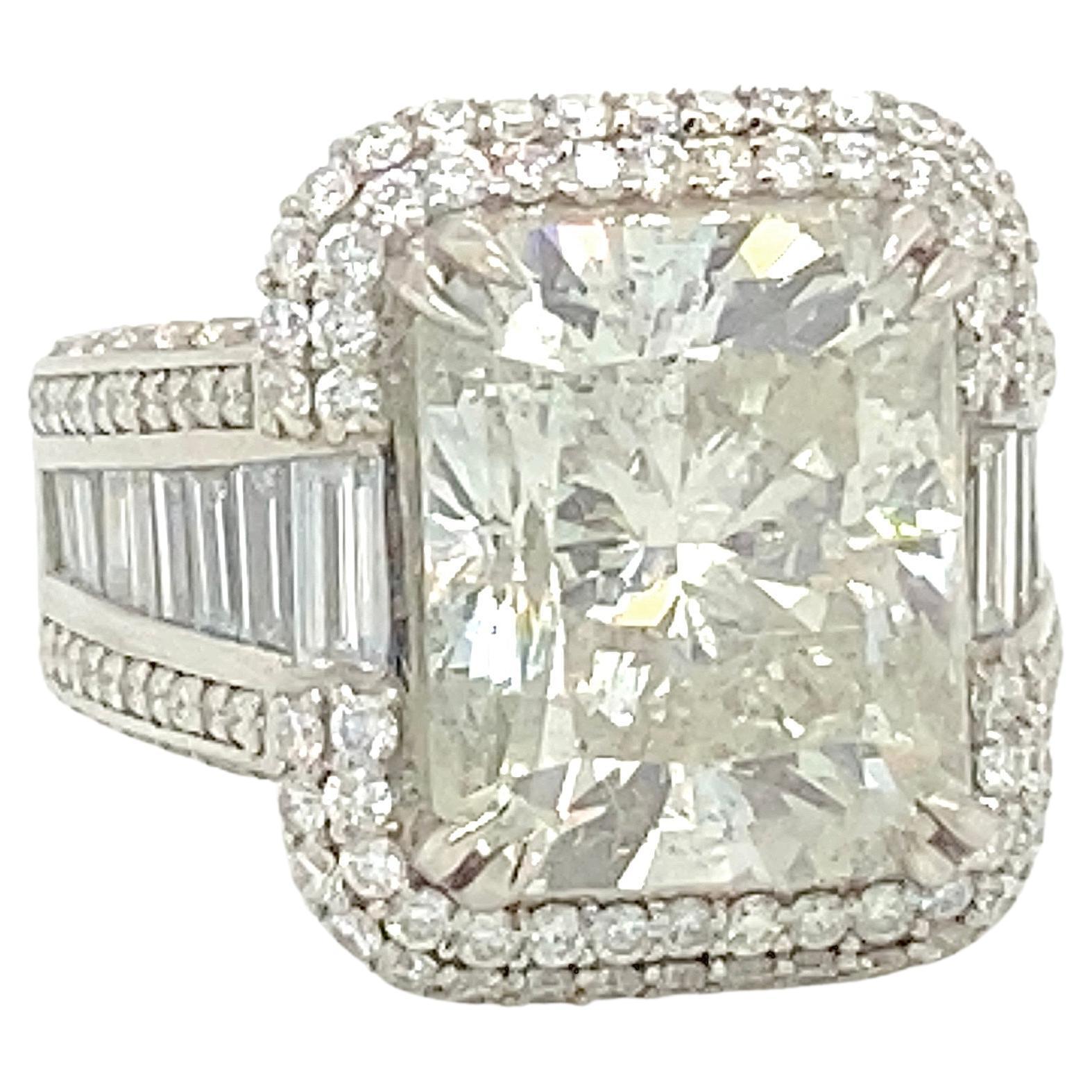Radiant-Cut Diamond Gold Platinum Ring For Sale at 1stDibs