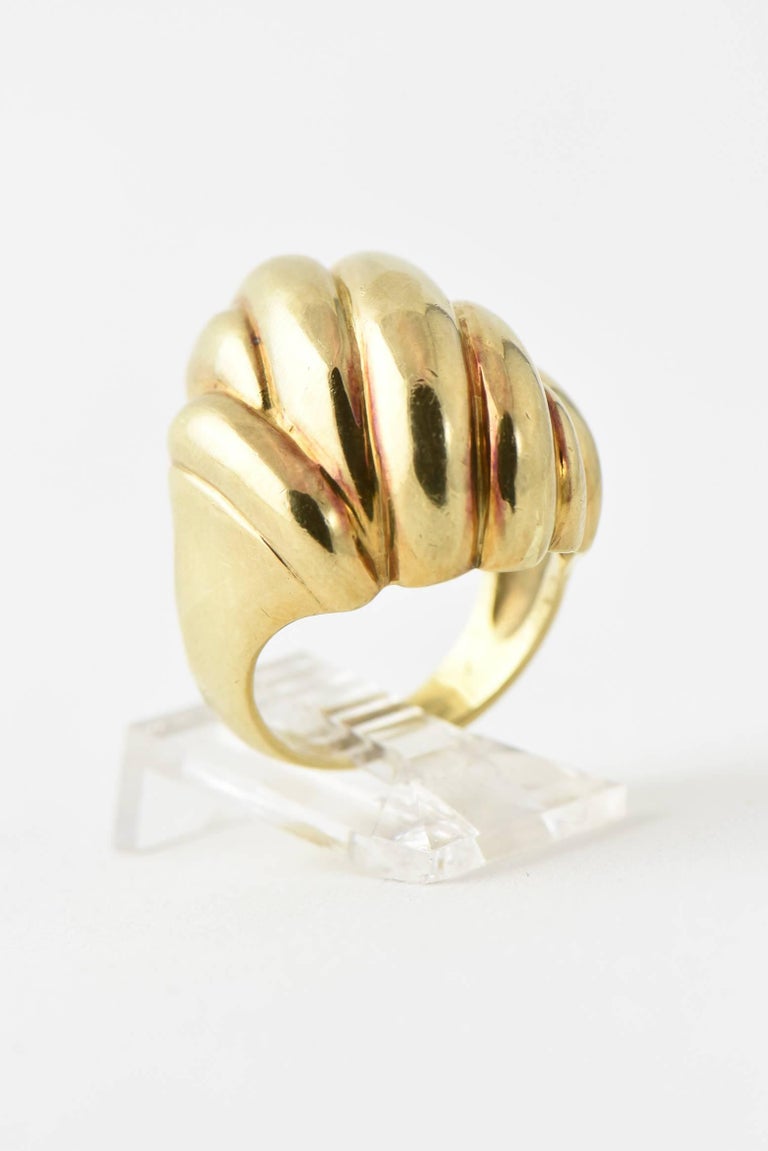 Stylized Three-Dimensional Ribbed Yellow Gold Ring For Sale at 1stDibs