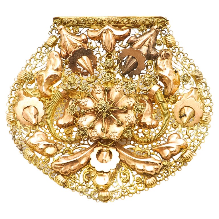 Victorian 14 Karat Gold Filigree Shield Brooch For Sale at 1stDibs