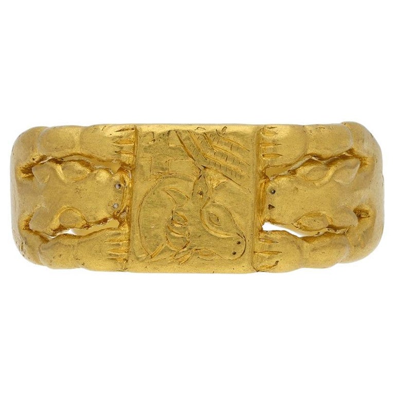 Mittelalterlicher Ring des Heiligen Johannes, ca. 12. Jahrhundert im ...