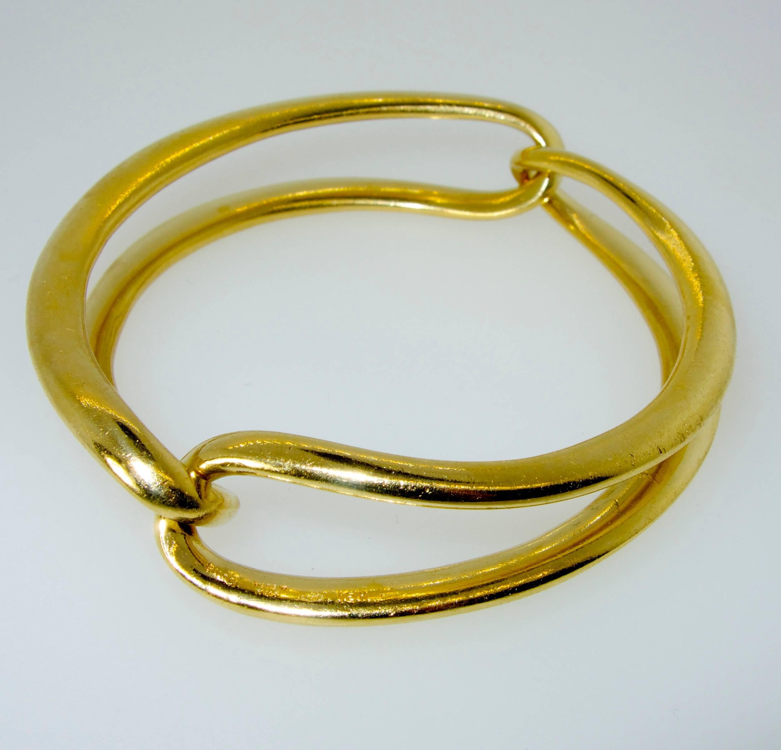 18 Karat Gucci Bangle Bracelet at 1stDibs