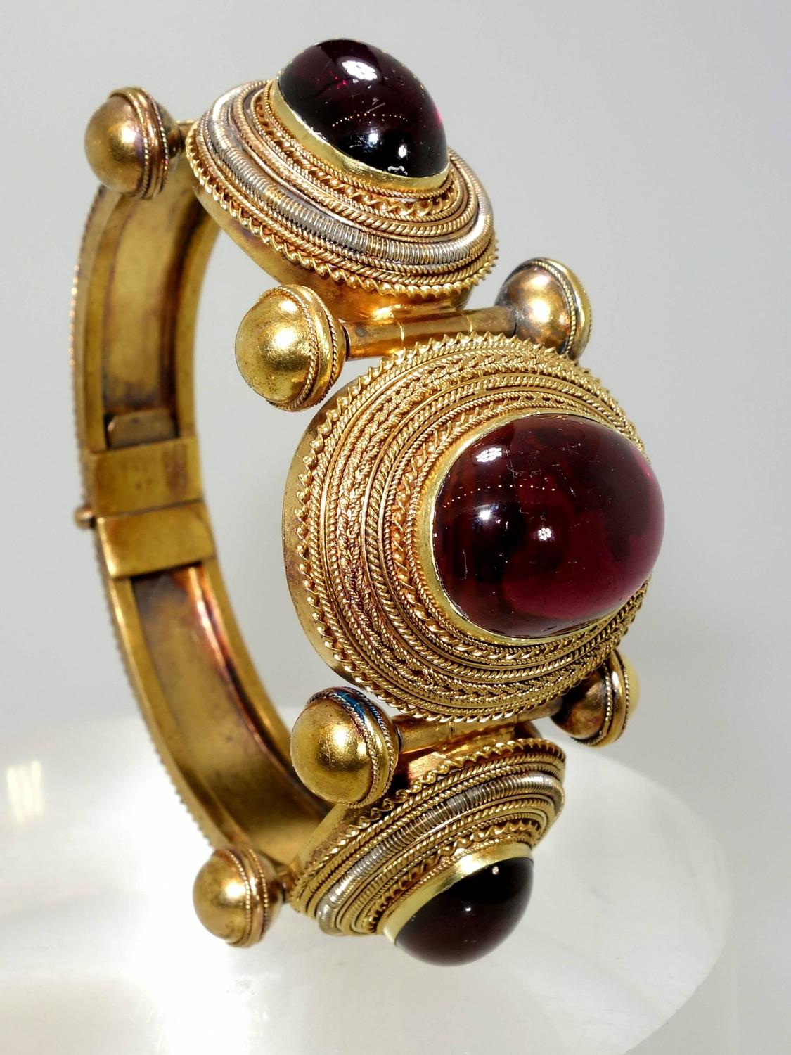 1880s Victorian Carbuncle Gold Bangle Bracelet For Sale at 1stdibs
