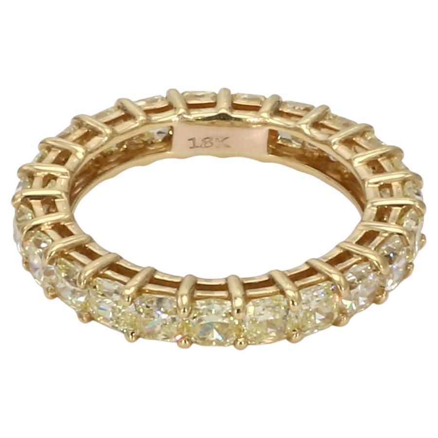 Anneau d'éternité en or jaune avec diamants jaunes radiants naturels de ...