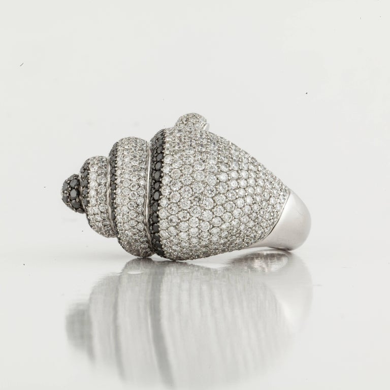 Odelia 18K White Gold Black and White Diamond Shell Ring For Sale at ...
