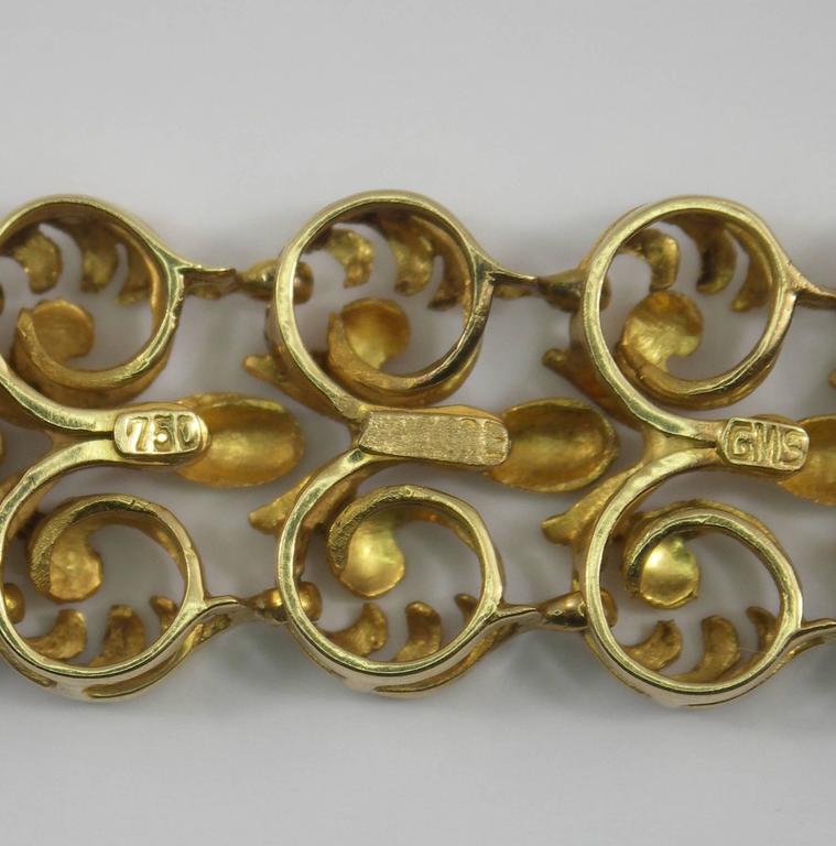 Gold Floral Design Link Bracelet For Sale at 1stDibs