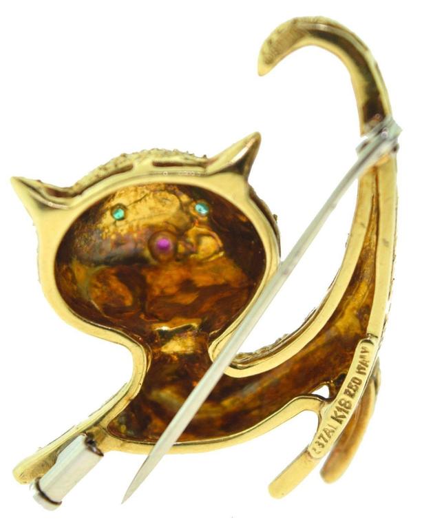Gorgeous Yellow Gold Stretching Cat Pin with Emerald Eyes For Sale at ...