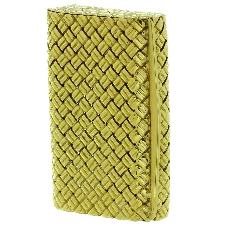 Van Cleef and Arpels Vintage Yellow Gold Pill Box For Sale at 1stDibs
