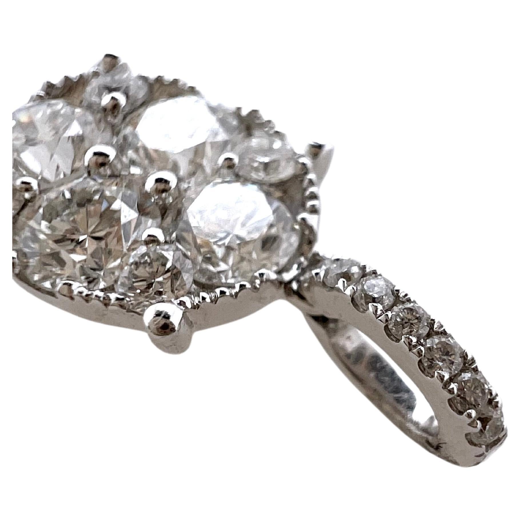 18k White Gold Diamond Illusion Set Pendant For Sale at 1stDibs